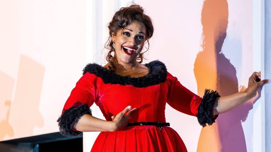 15 Best Opera Singers of All Time - Singersroom.com