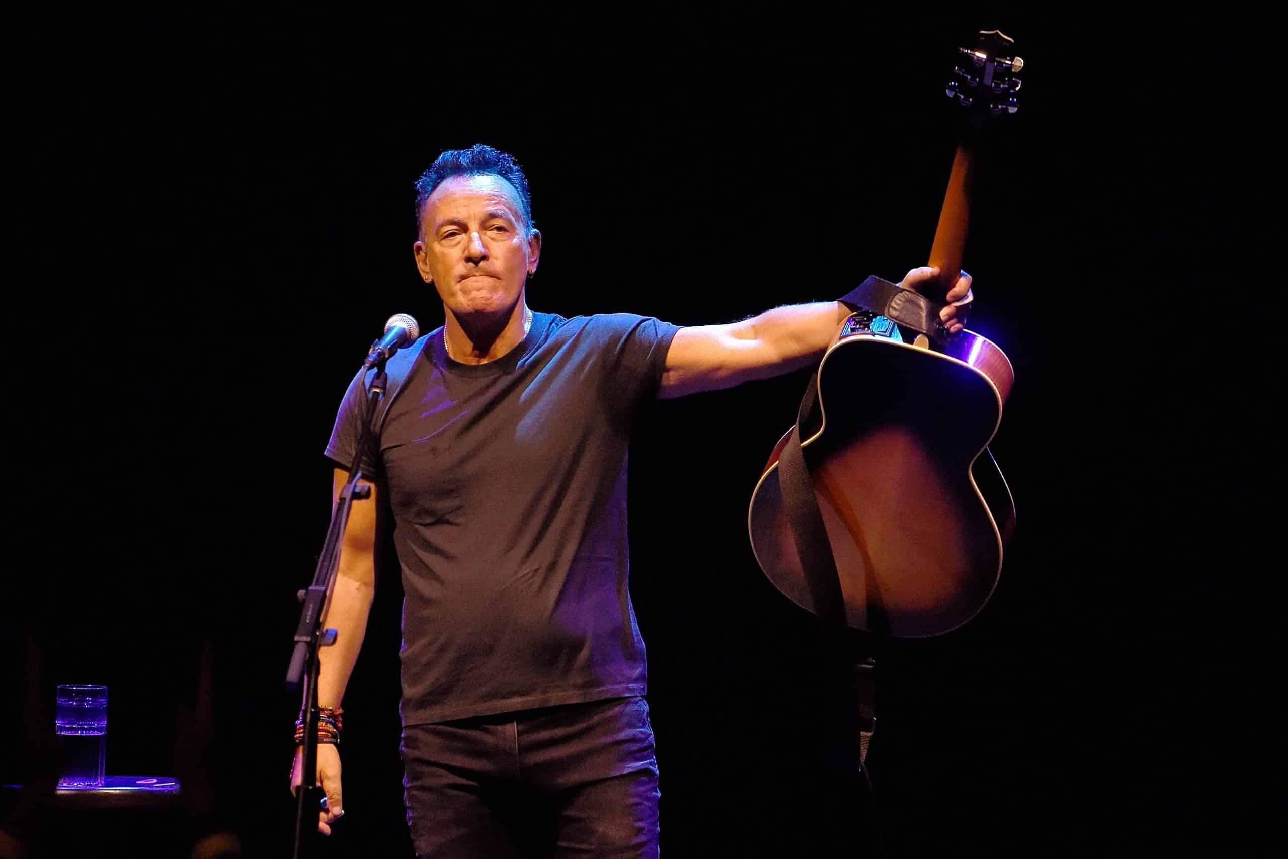 10 Best Bruce Springsteen Songs of All Time - Singersroom.com