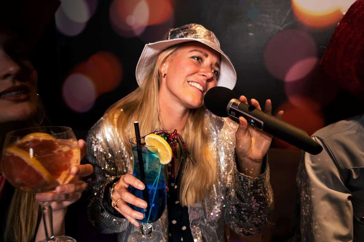 15 Best Karaoke Singers of All Time - Singersroom.com