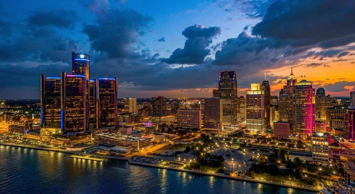 10 Famous Singers from Michigan - Singersroom.com