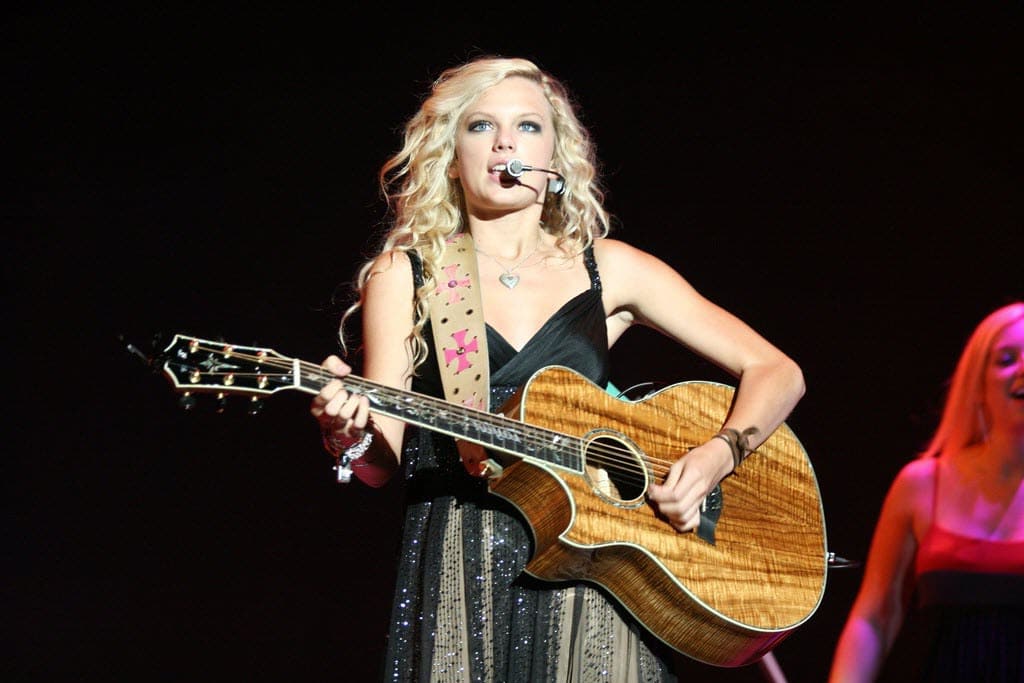 10 Best Taylor Swift Songs of All Time - Singersroom.com