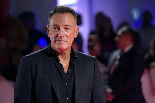 10 Best Bruce Springsteen Songs of All Time - Singersroom.com