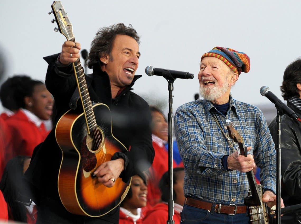 15 Best Folk Music Singers of All Time - Singersroom.com