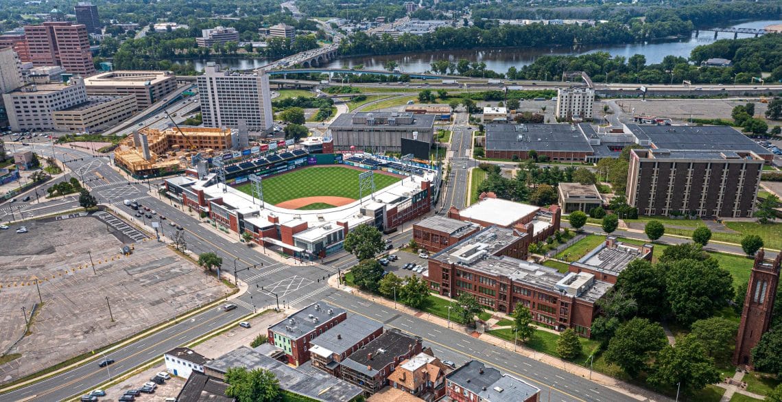 10 Famous Singers from Connecticut - Singersroom.com