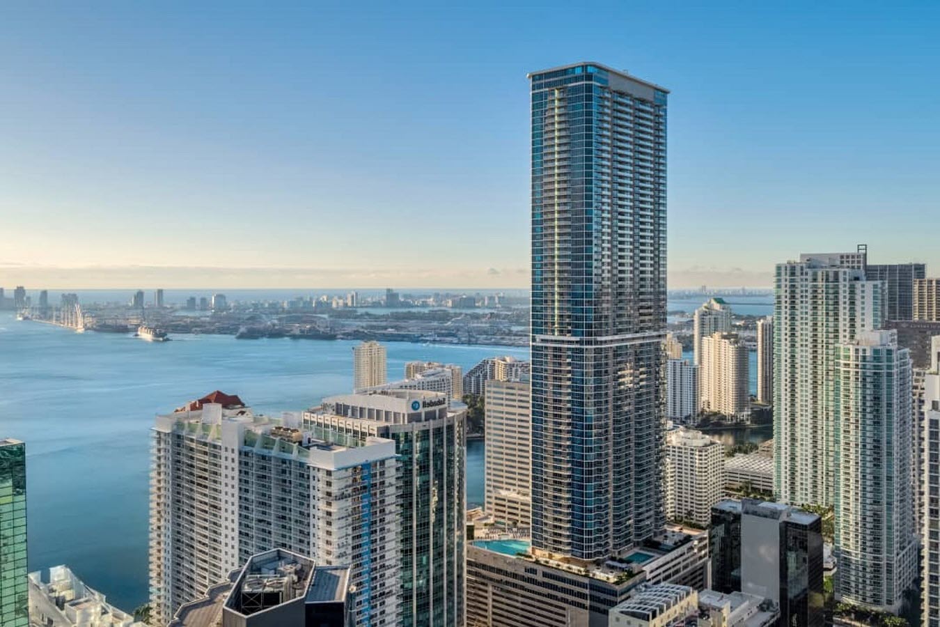 10 Famous Singers from Florida - Singersroom.com