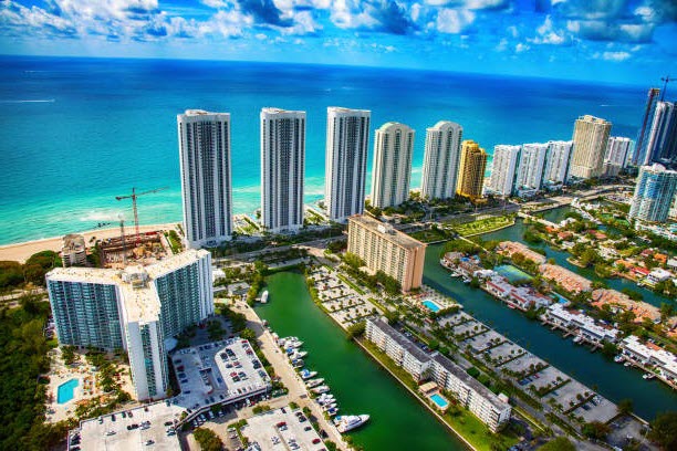 10 Famous Singers from Florida - Singersroom.com