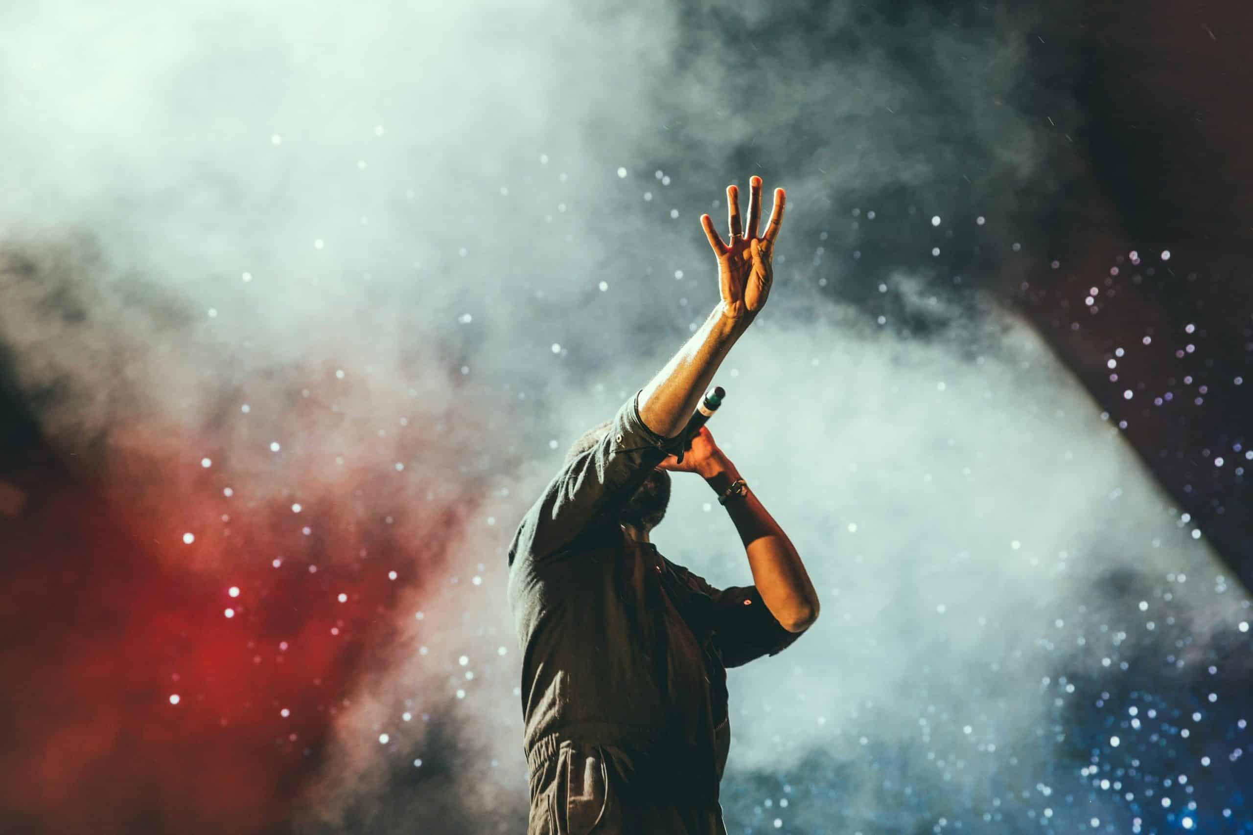 15 Best Singers of All Time - Singersroom.com