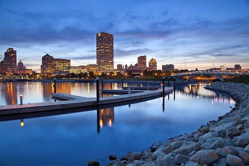 10 Famous Singers from Wisconsin - Singersroom.com