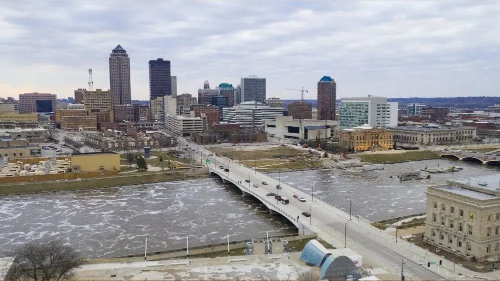 10 Famous Singers from Iowa - Singersroom.com