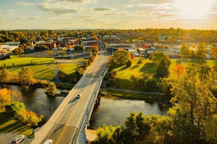 10 Famous Singers from Virginia - Singersroom.com