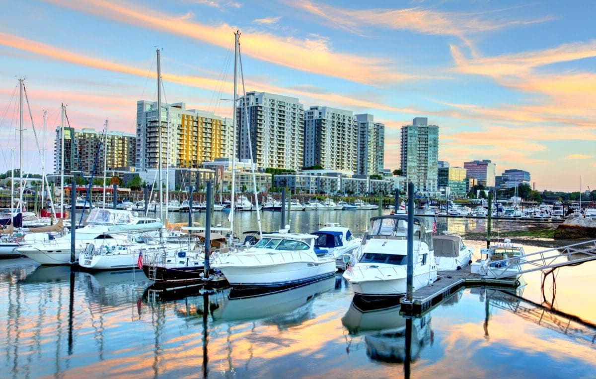 10 Famous Singers from Connecticut - Singersroom.com