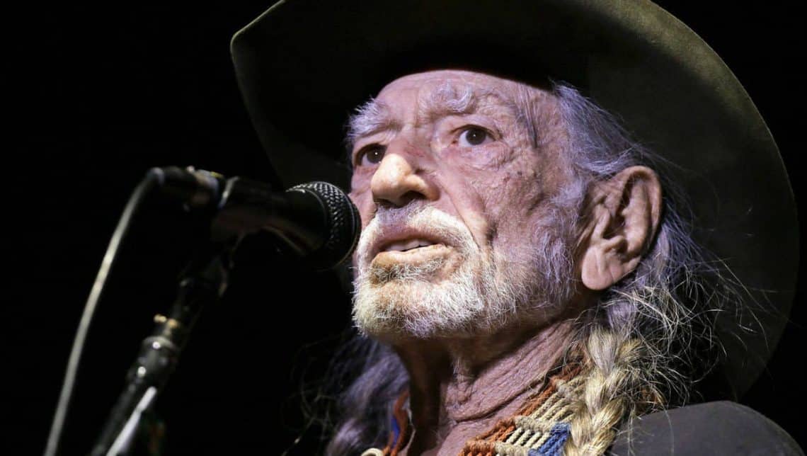 10 Best Willie Nelson Songs of All Time - Singersroom.com