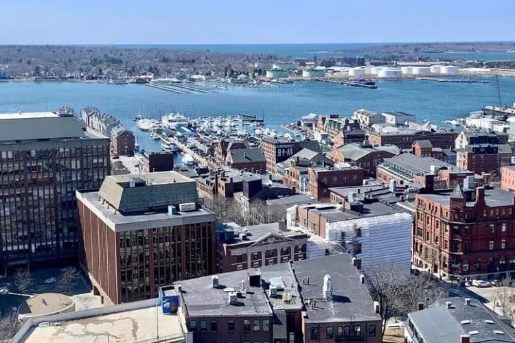 10 Famous Singers from Maine - Singersroom.com