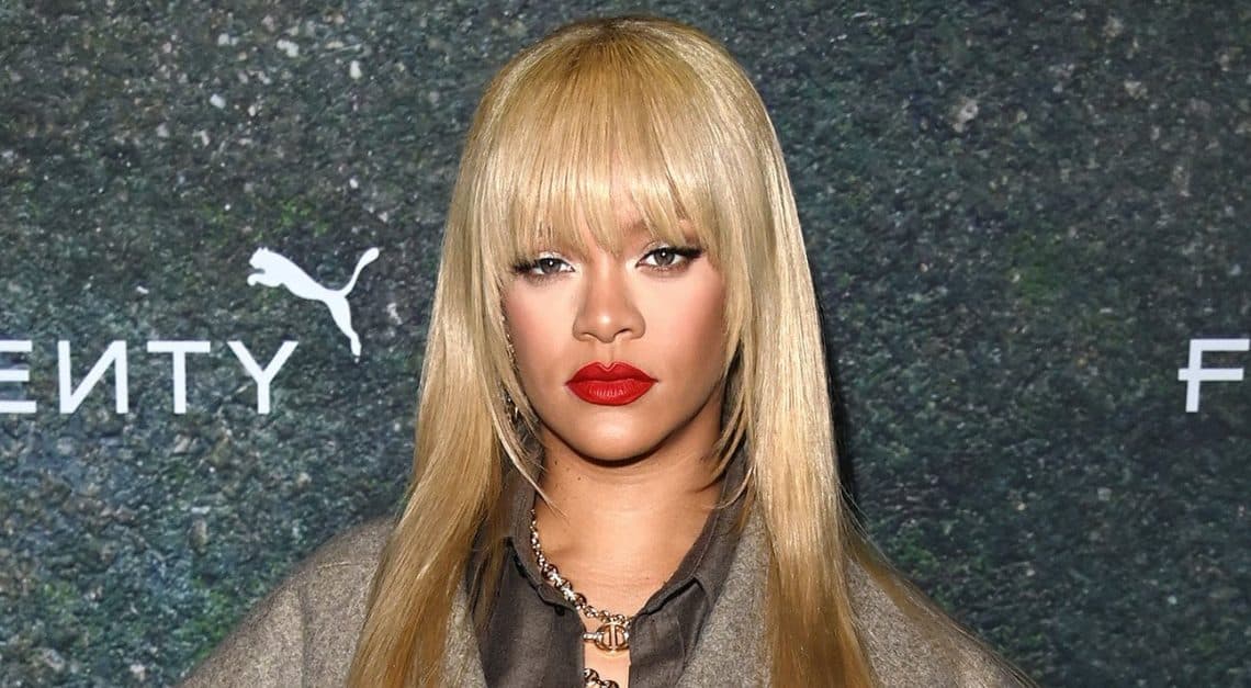 10 Best Rihanna Songs of All Time - Singersroom.com