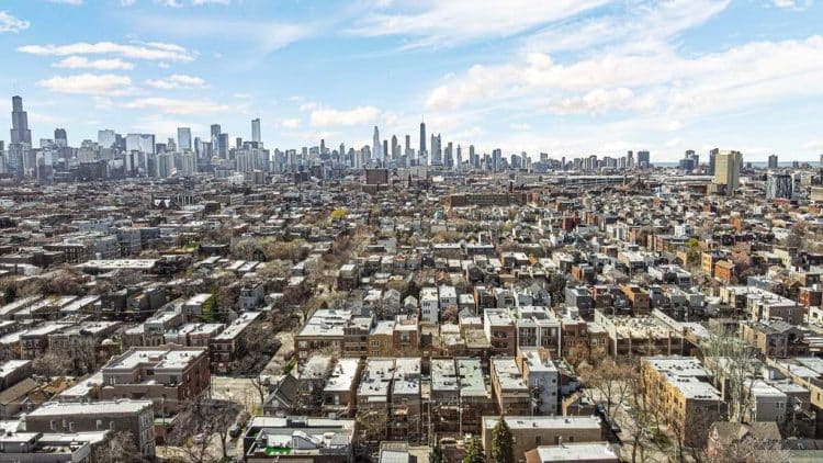 10 Famous Singers from Iowa - Singersroom.com