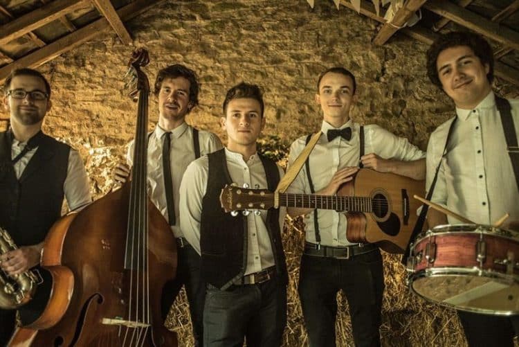 15 Best Folk Music Songs of All Time - Singersroom.com