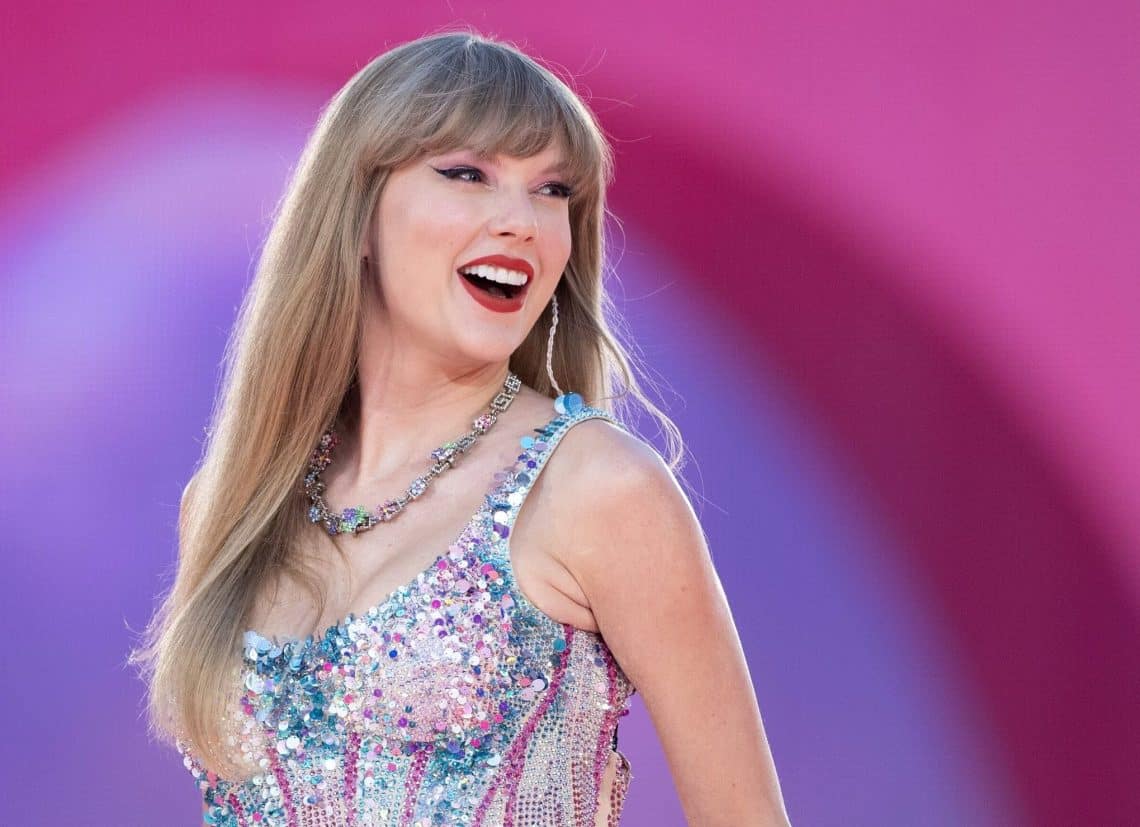 10 Best Taylor Swift Songs of All Time - Singersroom.com