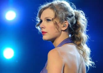 10 Best Taylor Swift Songs of All Time - Singersroom.com