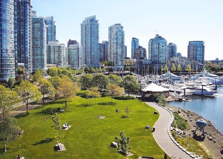 20 Famous Hispanic Singers - Singersroom.com