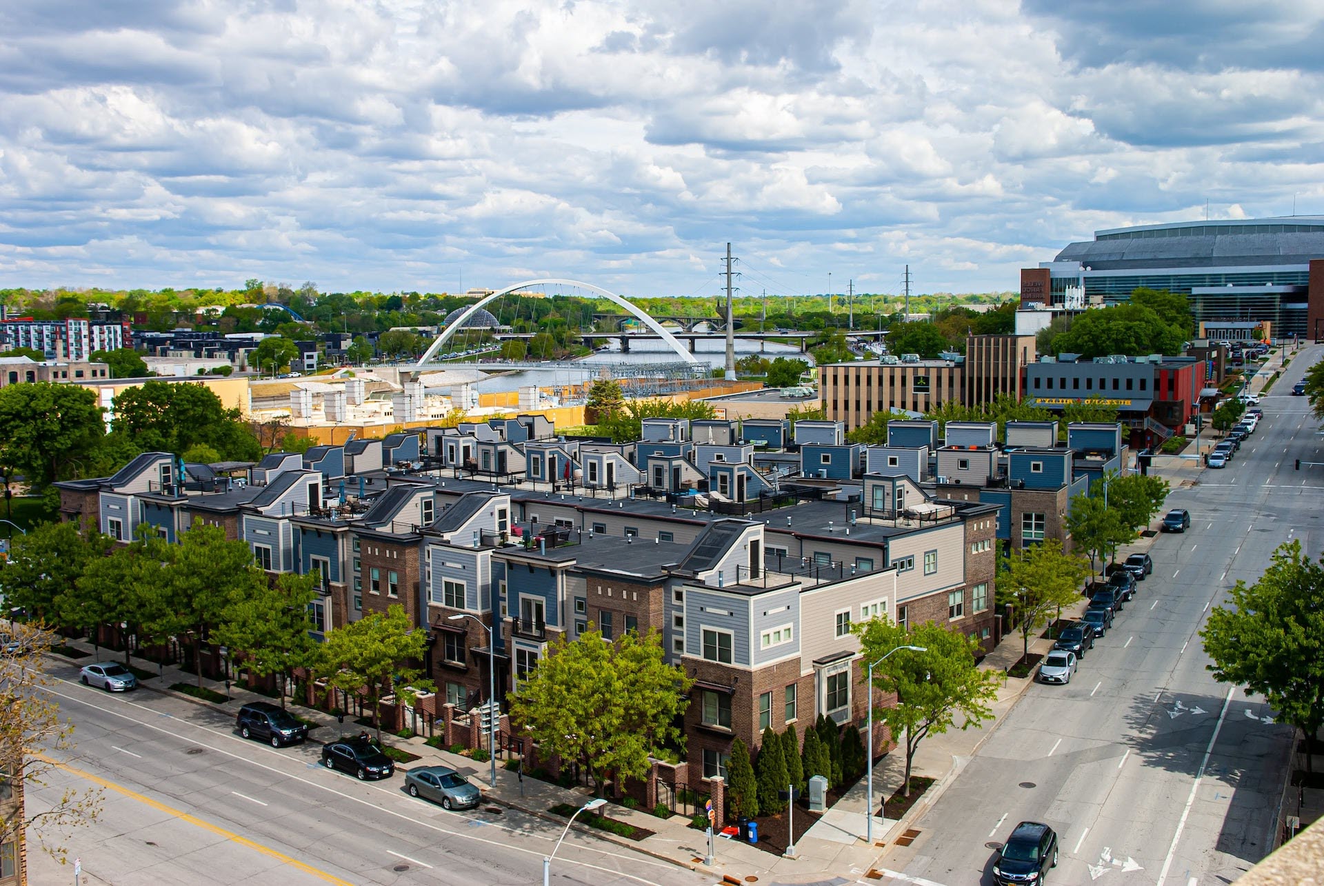 10 Famous Singers from Iowa - Singersroom.com