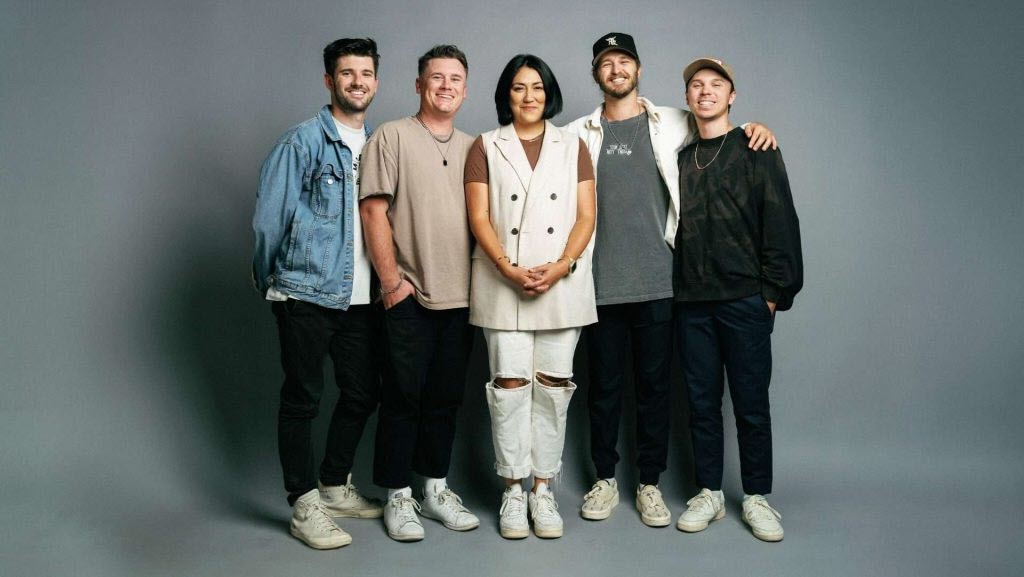 15 Best Christian Gospel Singers of All Time - Singersroom.com