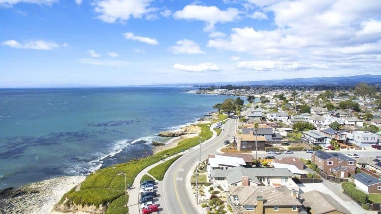 10 Famous Singers from California - Singersroom.com