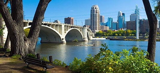 10 Famous Singers from Minnesota - Singersroom.com