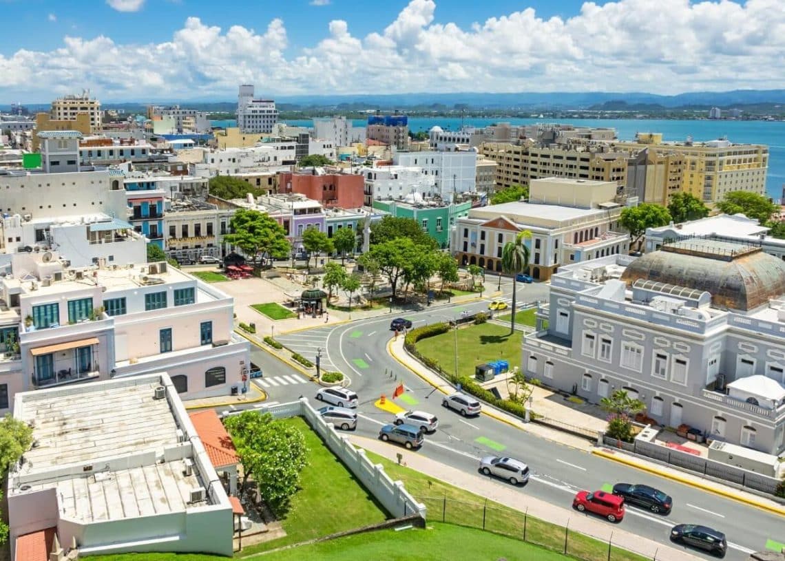 10 Famous Singers from Iowa - Singersroom.com