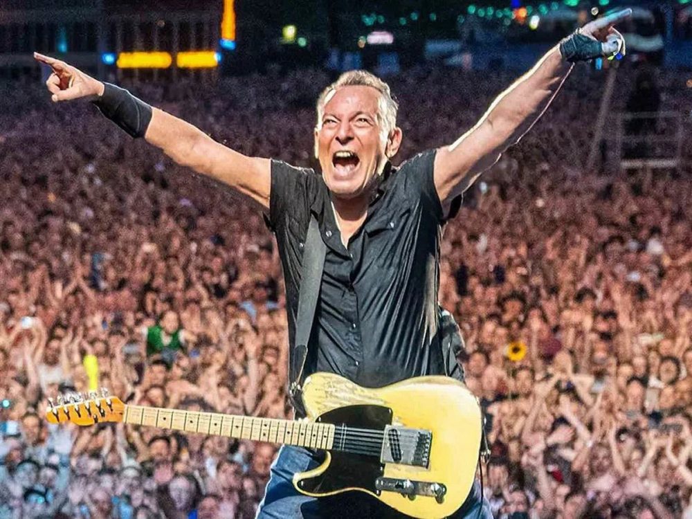 10 Best Bruce Springsteen Songs of All Time - Singersroom.com