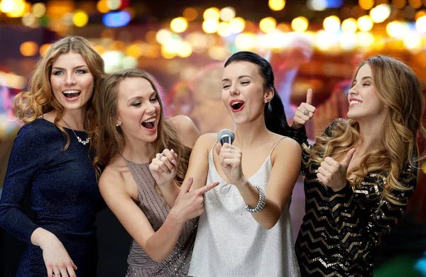 15 Best Karaoke Songs for Women of All Time - Singersroom.com