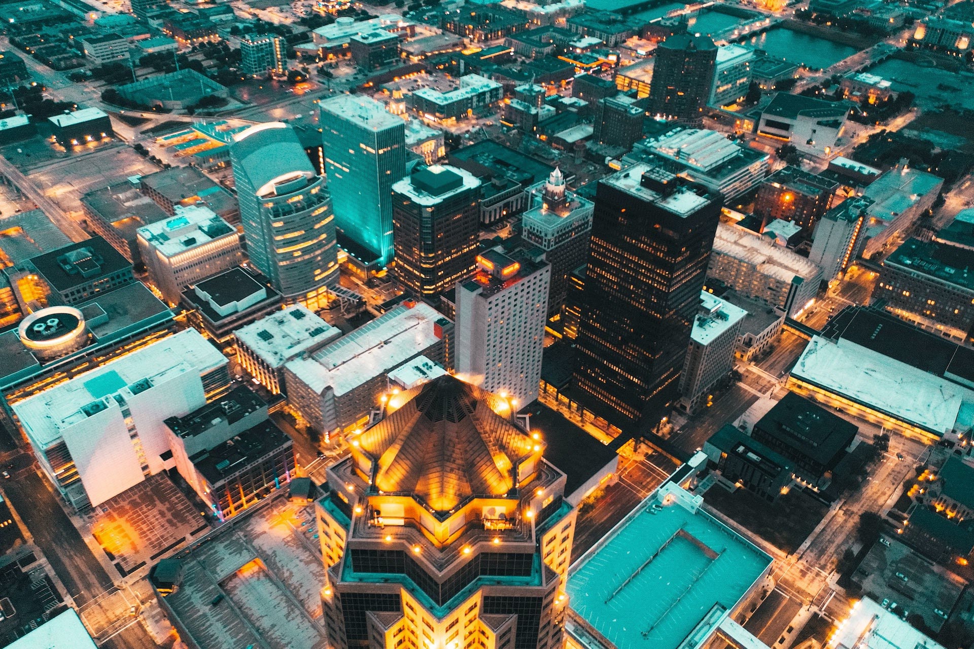 10 Famous Singers from Iowa - Singersroom.com