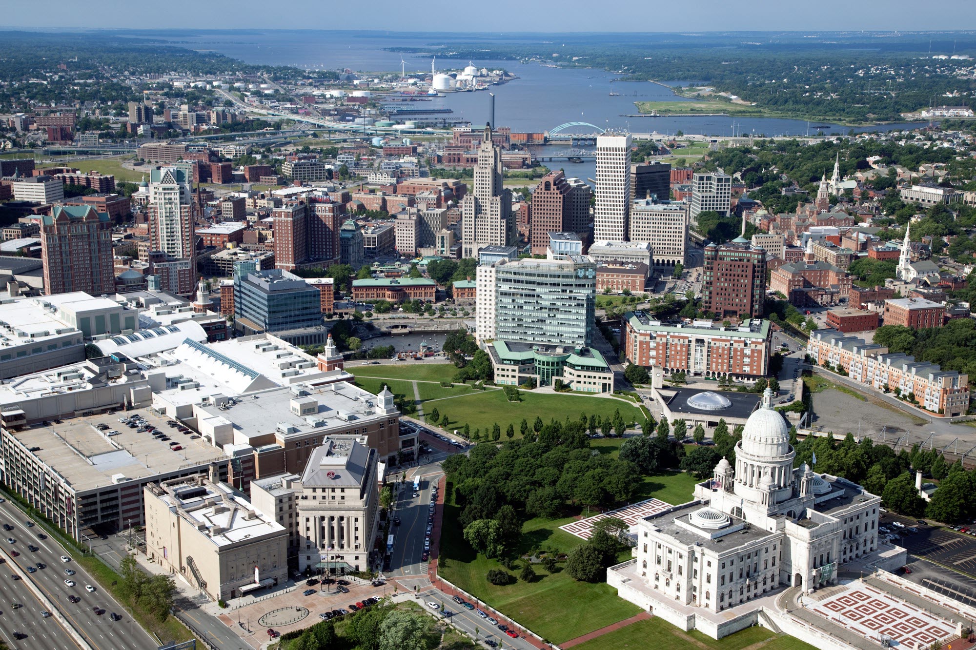 10 Famous Singers from Rhode Island - Singersroom.com