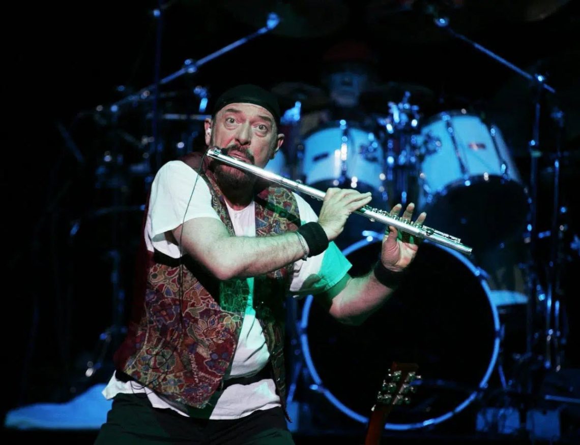10 Best Jethro Tull Songs of All Time - Singersroom.com
