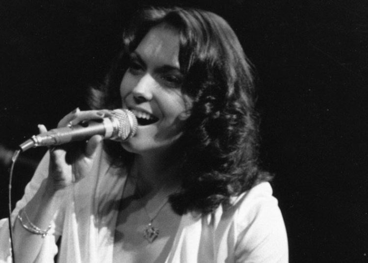 10 Best Mercedes Sosa Songs of All Time - Singersroom.com