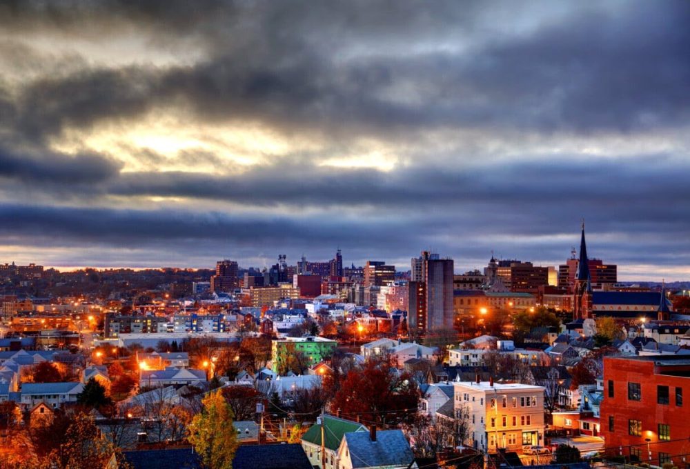 10 Famous Singers from Maine - Singersroom.com