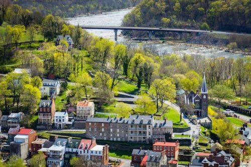 10 Famous Singers from West Virginia - Singersroom.com