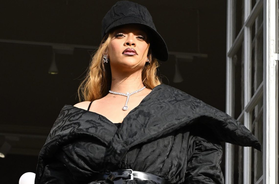 10 Best Rihanna Songs of All Time - Singersroom.com