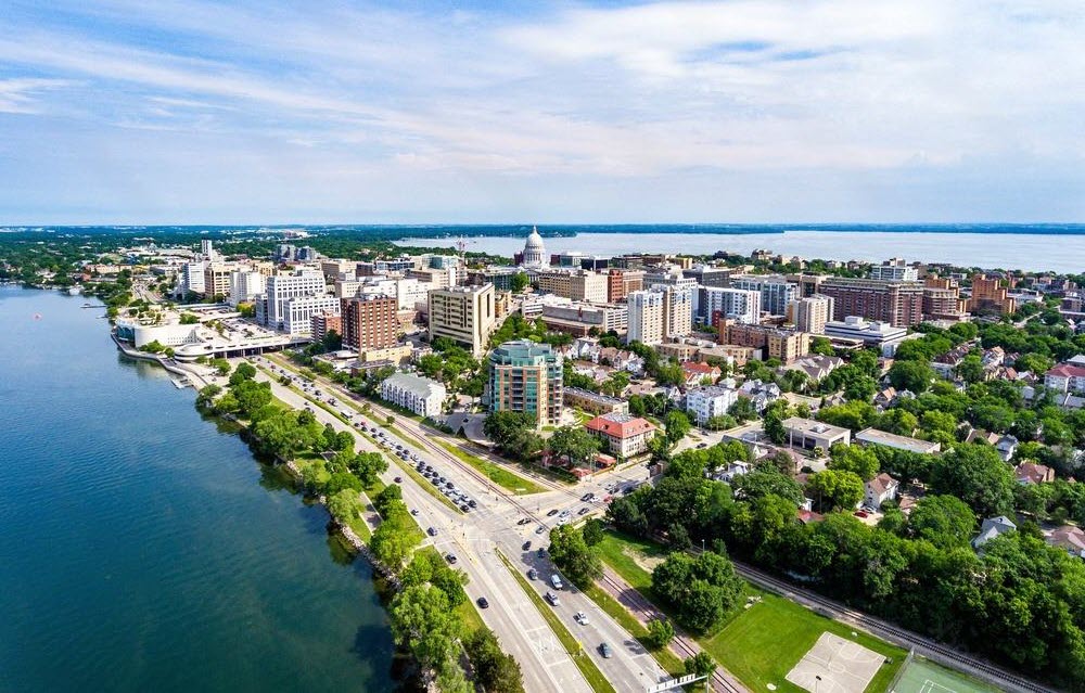 10 Famous Singers from Wisconsin - Singersroom.com