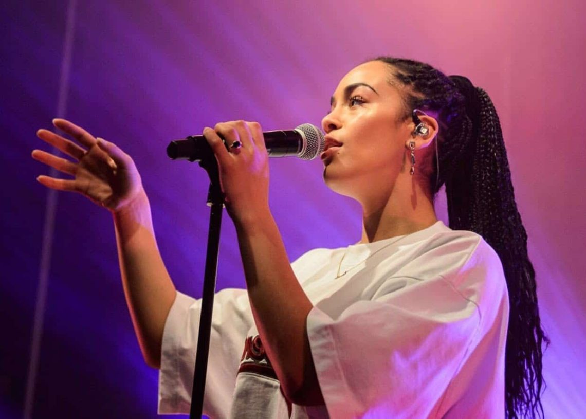 10 Best Toni Braxton Songs of All Time - Singersroom.com