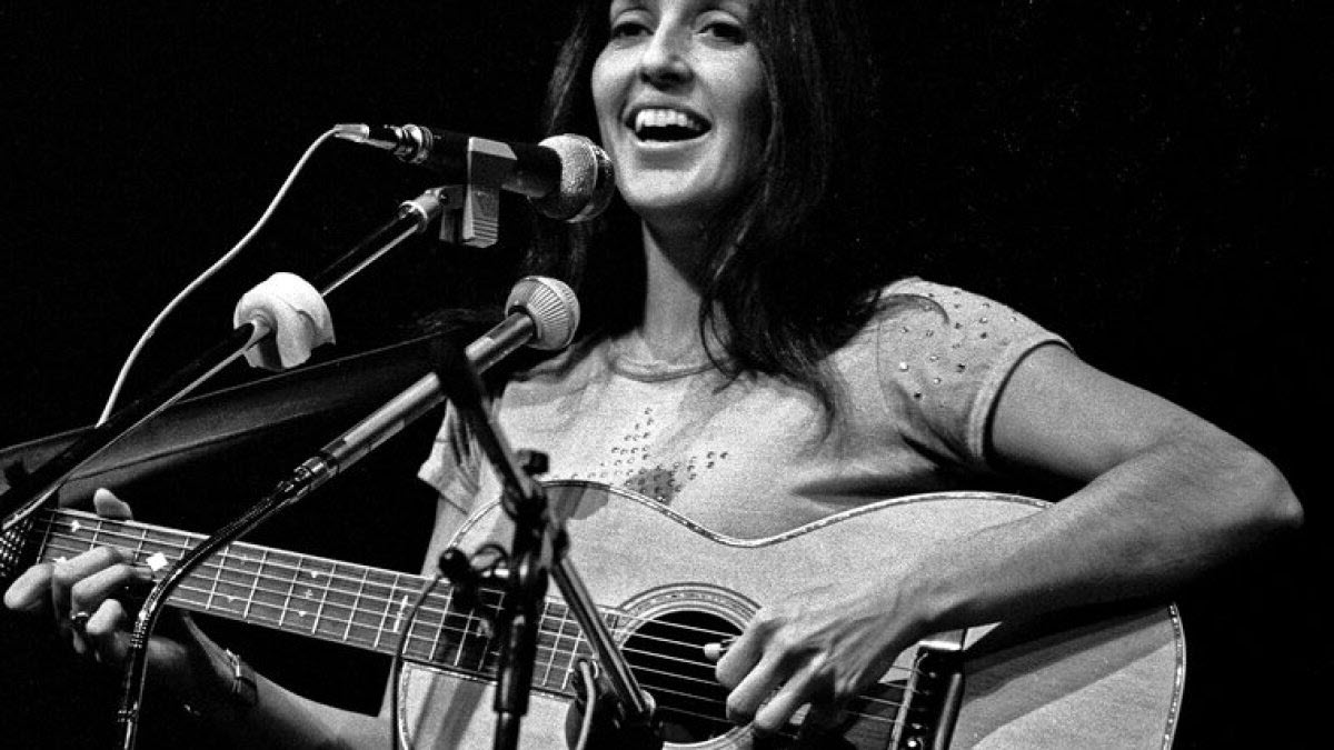 15 Best Folk Music Songs of All Time - Singersroom.com