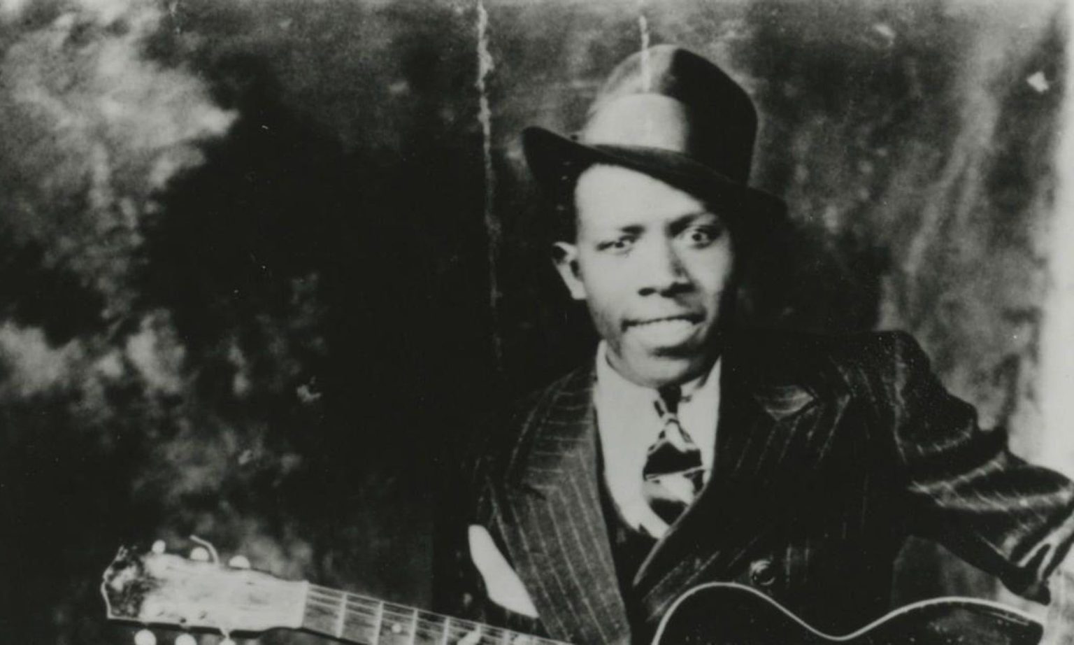 10 Best Robert Johnson Songs of All Time - Singersroom.com