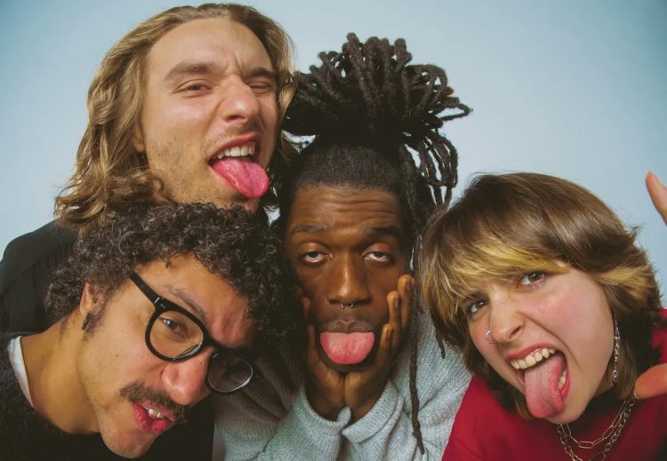 15 Best Indie Songs of All Time - Singersroom.com