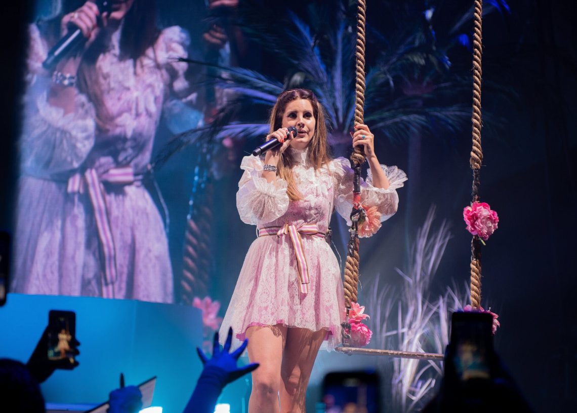 10 Best Queen Songs of All Time - Singersroom.com