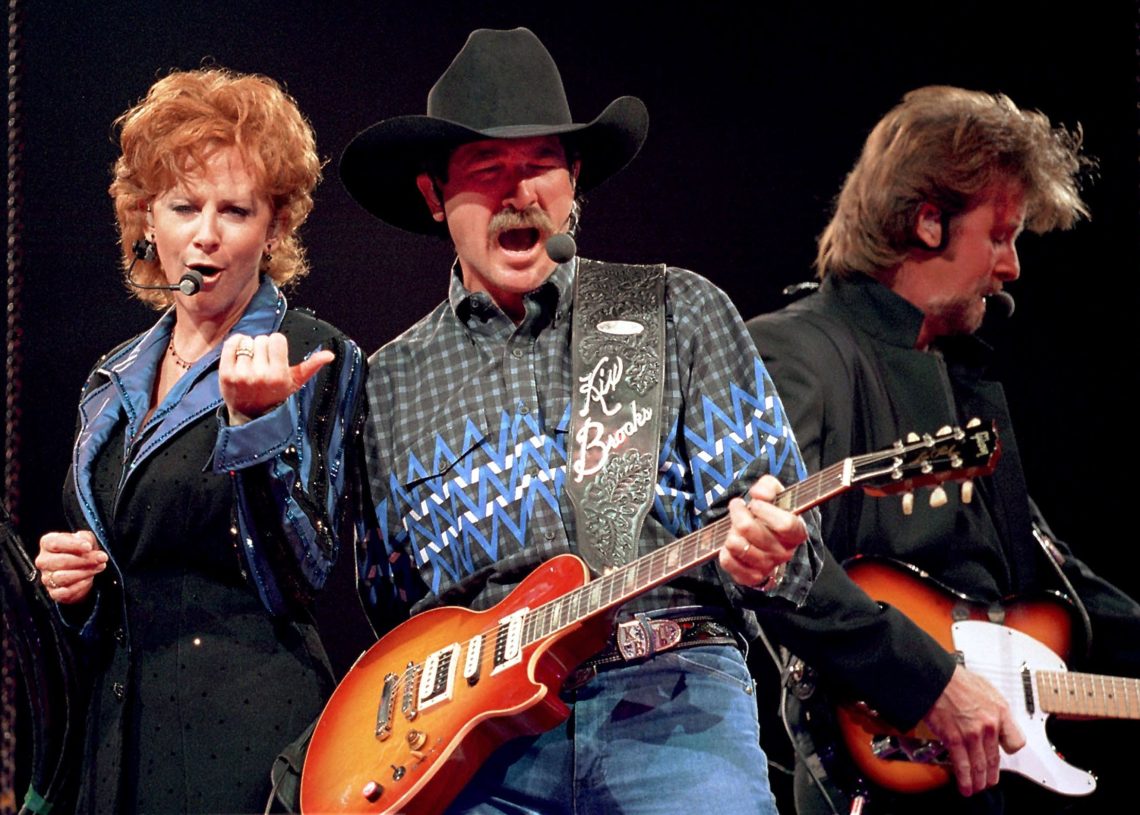 20 Famous Male Country Singers of the 1990s - Singersroom.com