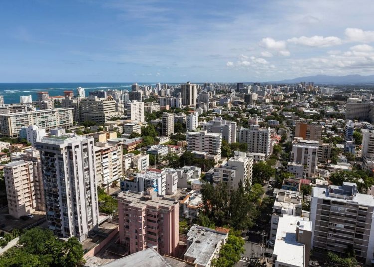 10 Famous Singers from Oklahoma - Singersroom.com