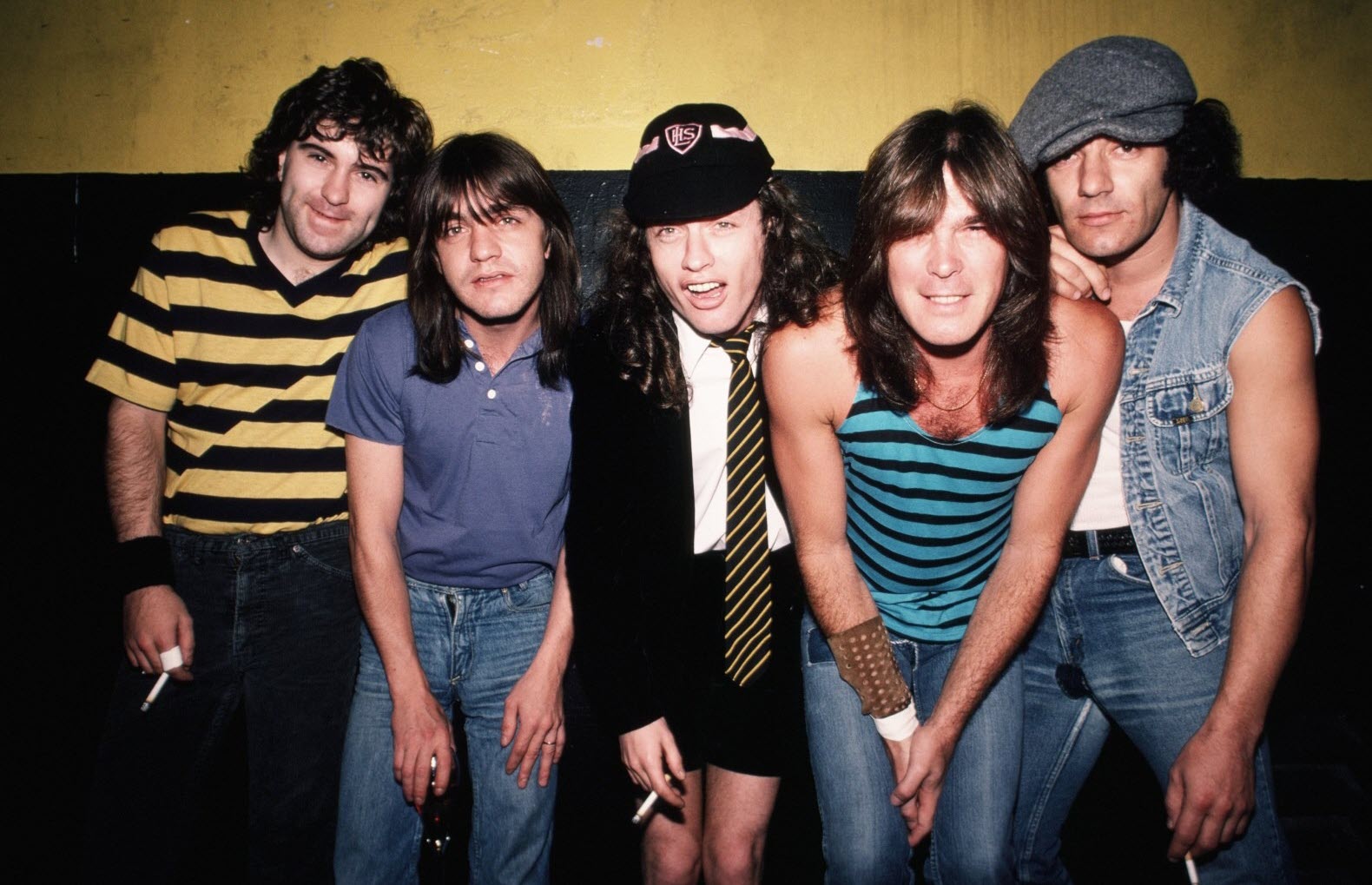 10 Best AC/DC Songs of All Time - Singersroom.com